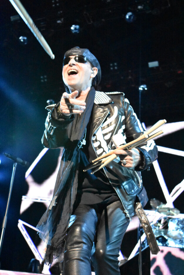 Review: Scorpions take ‘Going Out With a Bang’ seriously at USANA ...